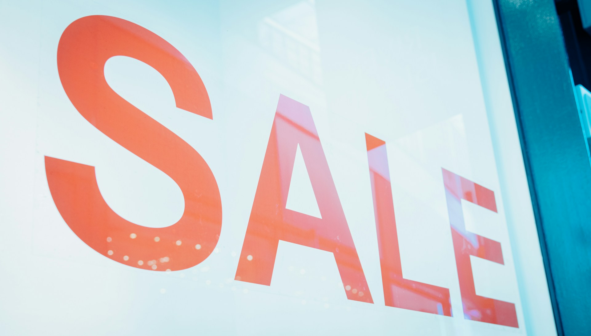 Keeping Outdoor Signage Visible in Winter